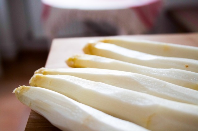 It’s Spargelzeit!: White Asparagus with Honey-Dijon Sauce – Eat Me ...