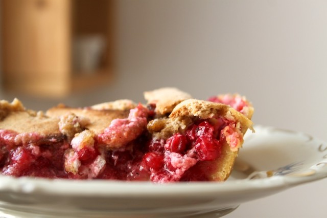 Currant Status: Ripe Red Currant Cake with Almond Meringue – Eat Me ...